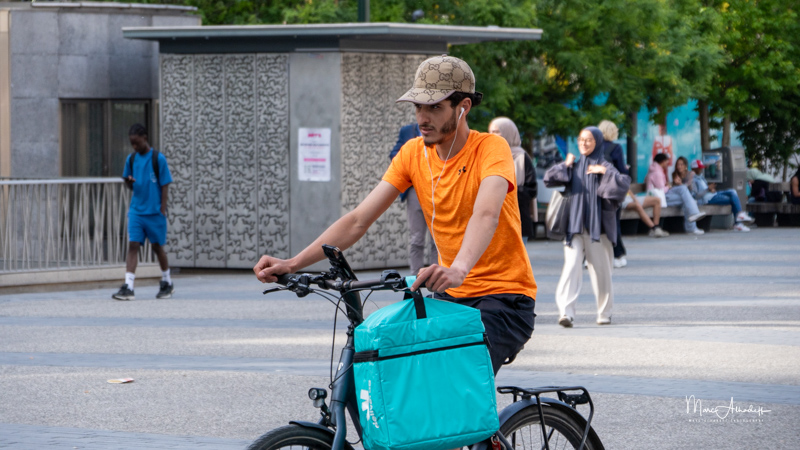 Sony Alpha Blog : Sigma 16-300 burst-089