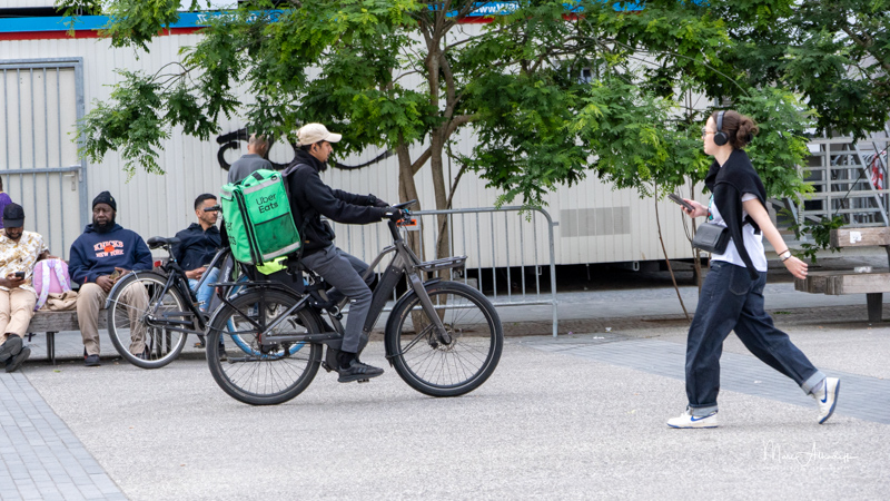 Sony Alpha Blog : Sigma 16-300 burst-133